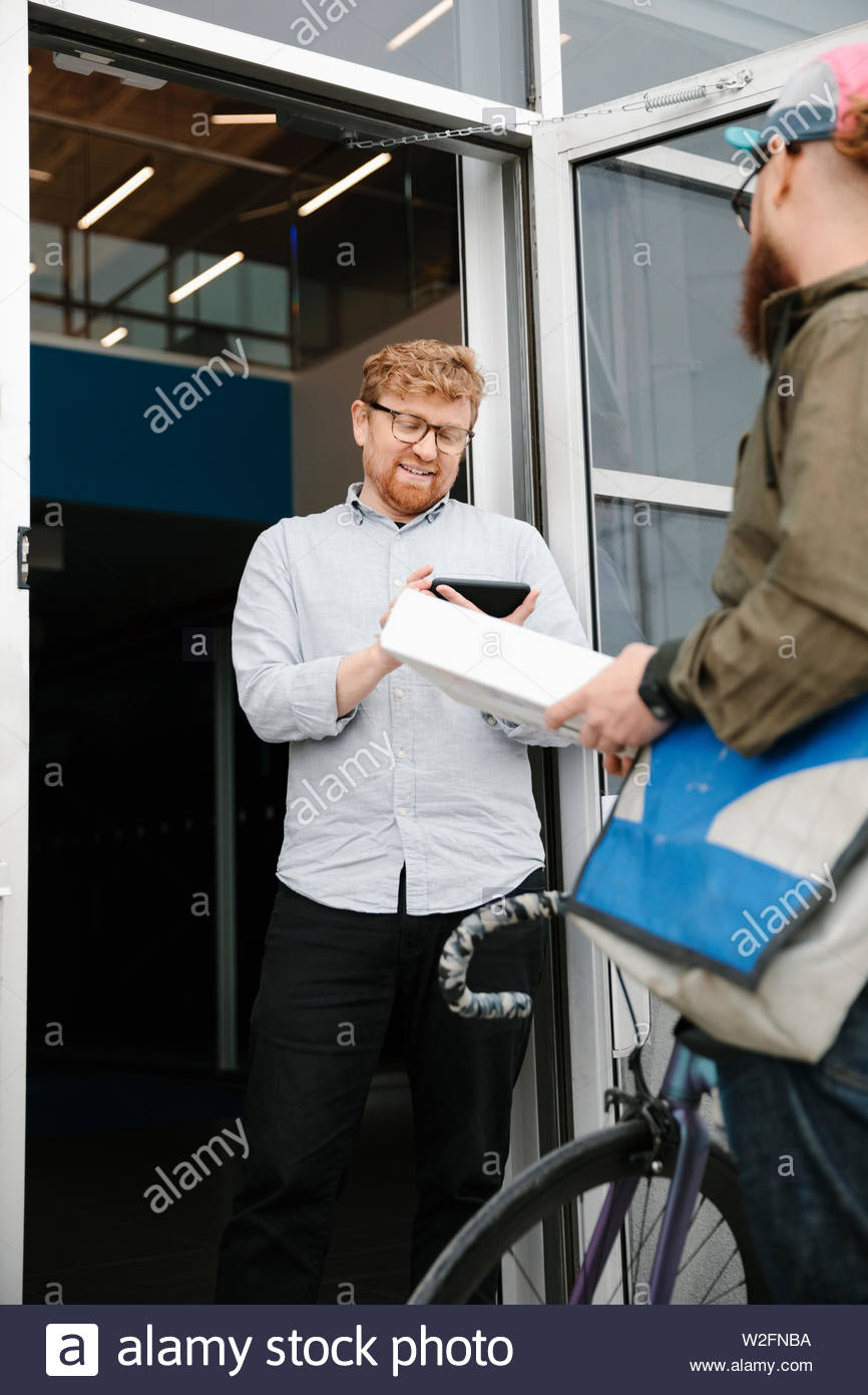 Package arriving at door hi-res stock photography and images - Alamy