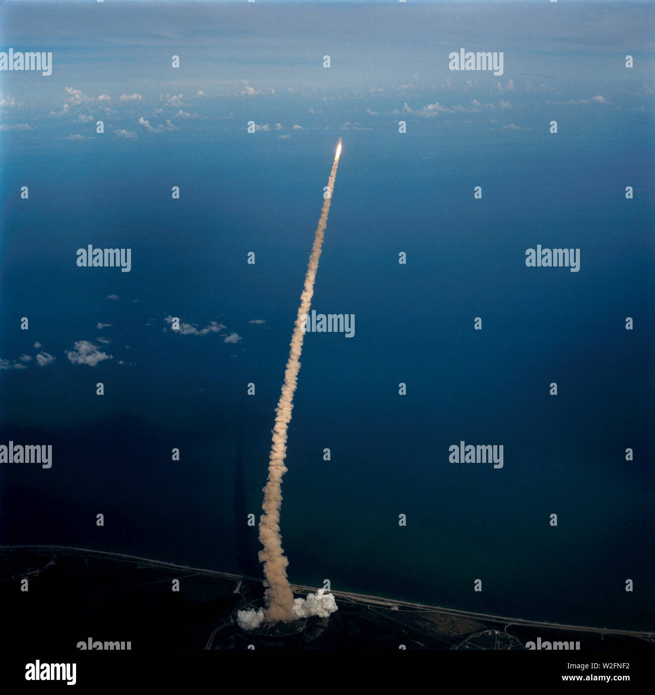 Space shuttle challenger launch hi-res stock photography and images - Alamy