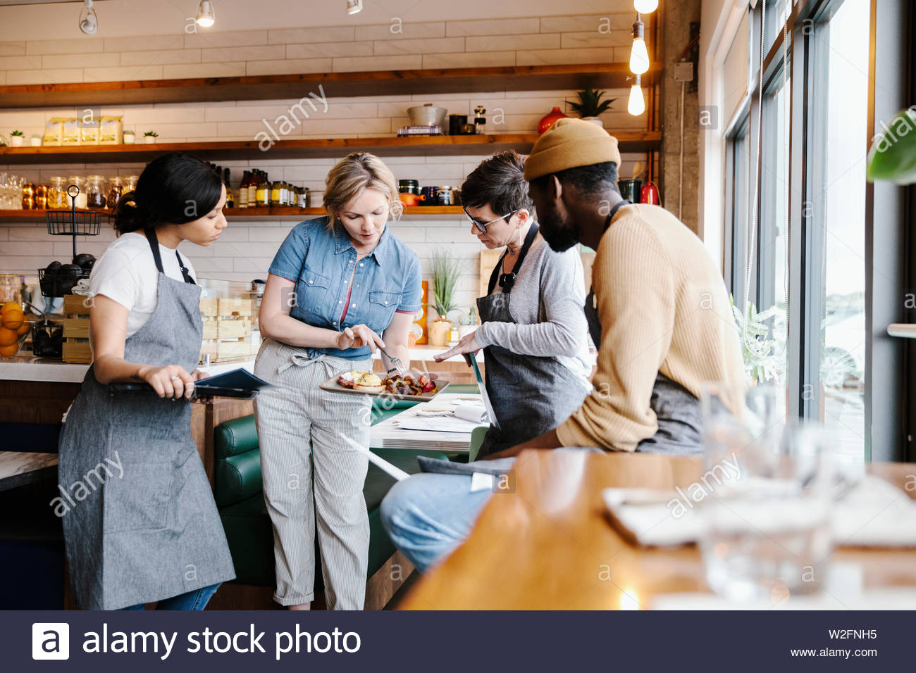 Food servers hi-res stock photography and images - Alamy