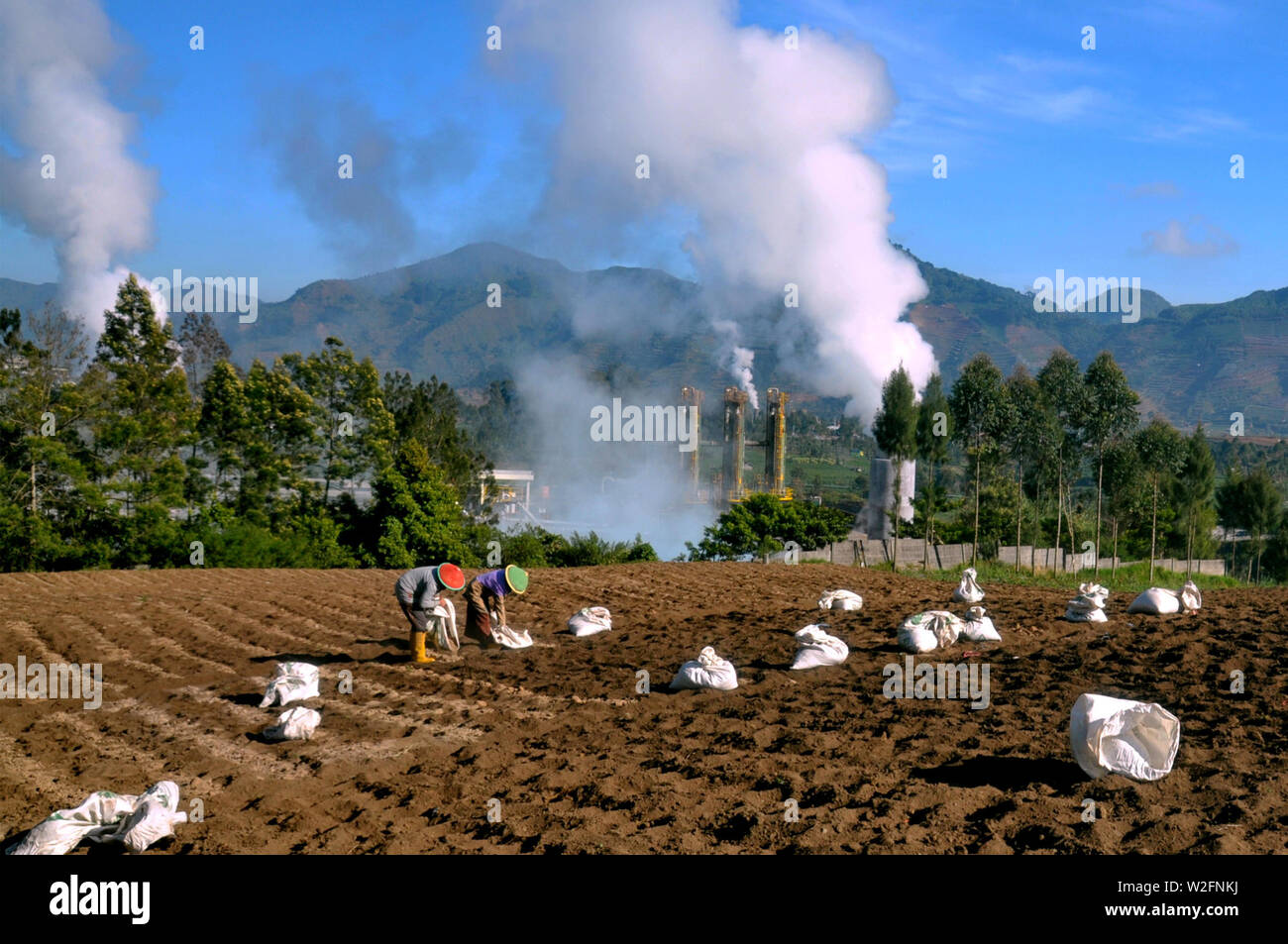 Geothermal worker hi-res stock photography and images - Alamy
