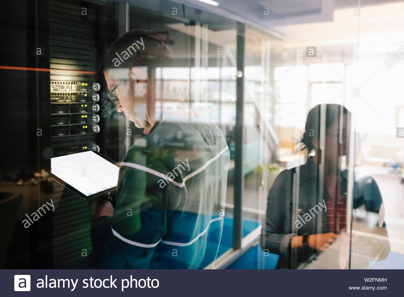 Server room technology hi-res stock photography and images - Alamy