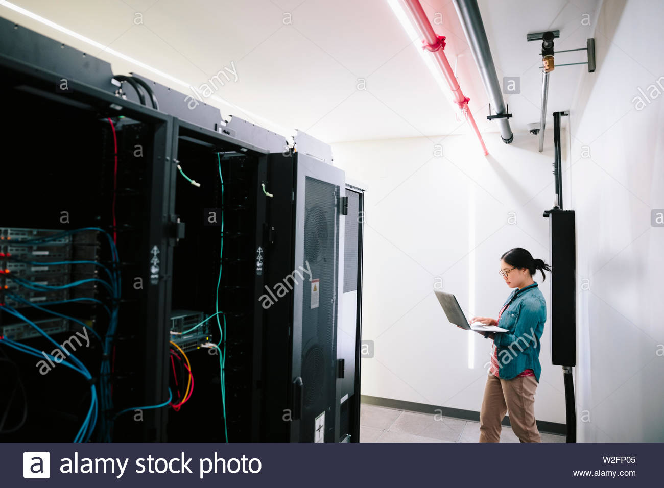 Convenience network hi-res stock photography and images - Alamy
