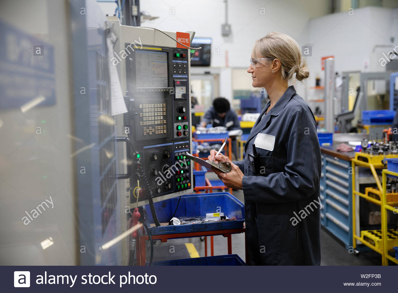 Woman operating computer hi-res stock photography and images - Alamy