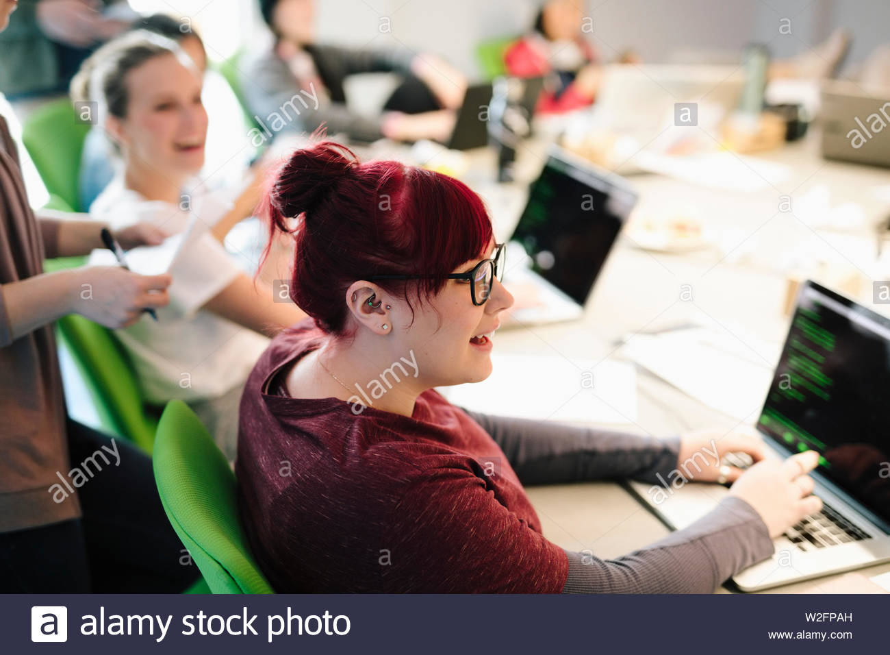 Computer coding woman hi-res stock photography and images - Alamy