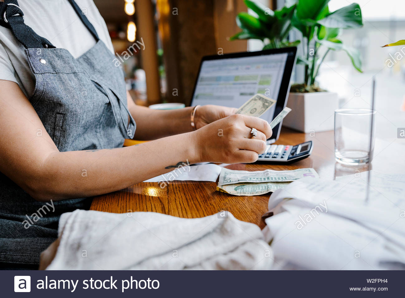 Waitress tips hi-res stock photography and images - Alamy