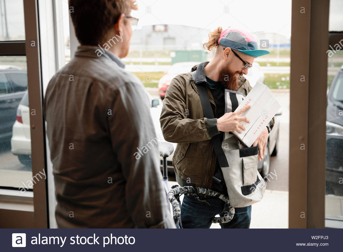 Package arriving at door hi-res stock photography and images - Alamy