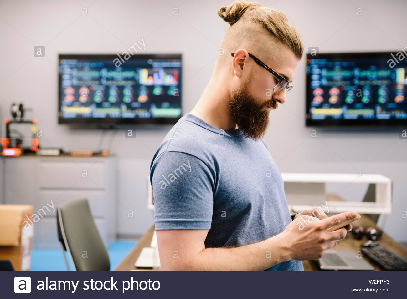 Compute programmer hi-res stock photography and images - Alamy