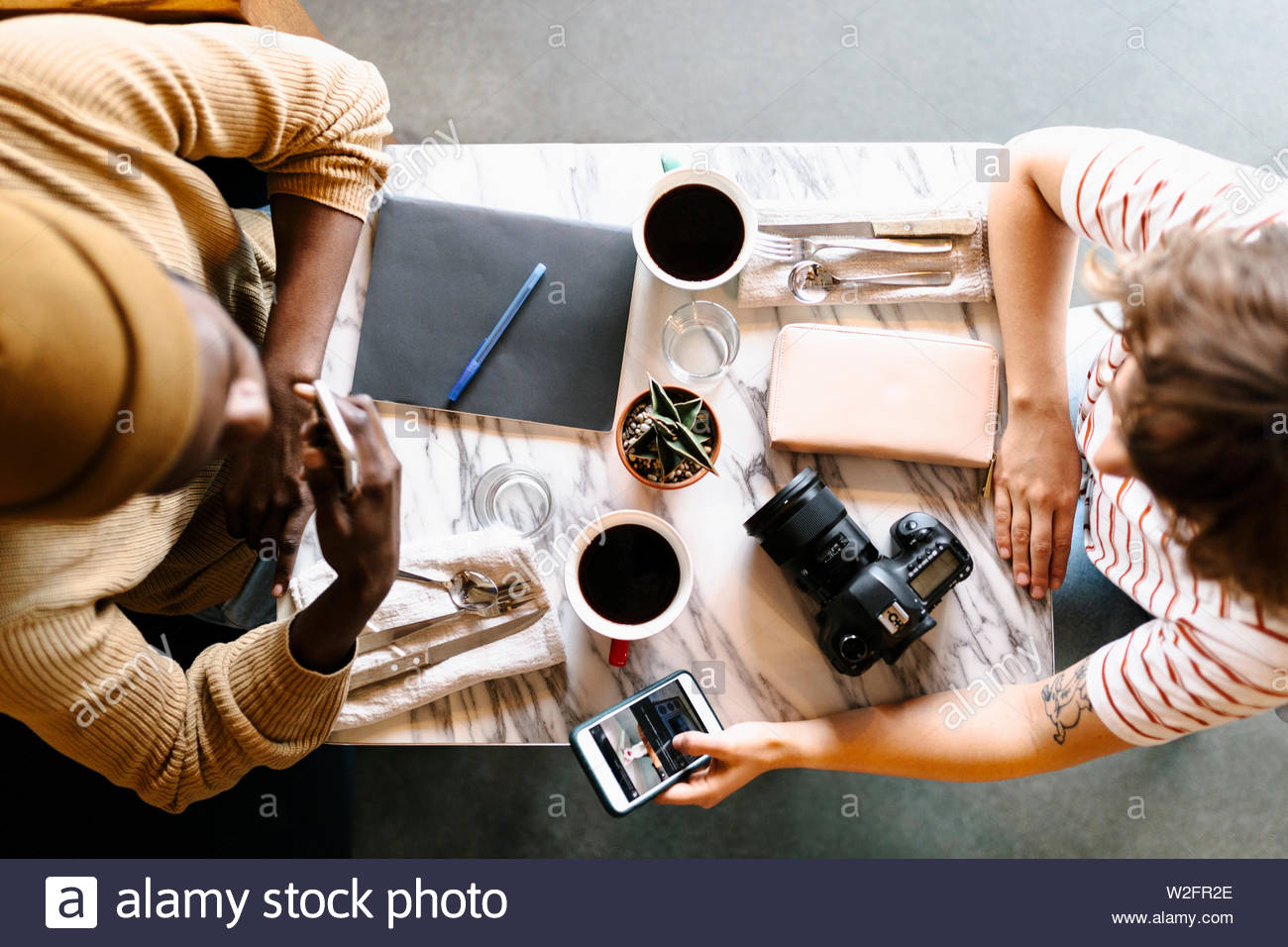 Above view group people sitting hi-res stock photography and images - Alamy