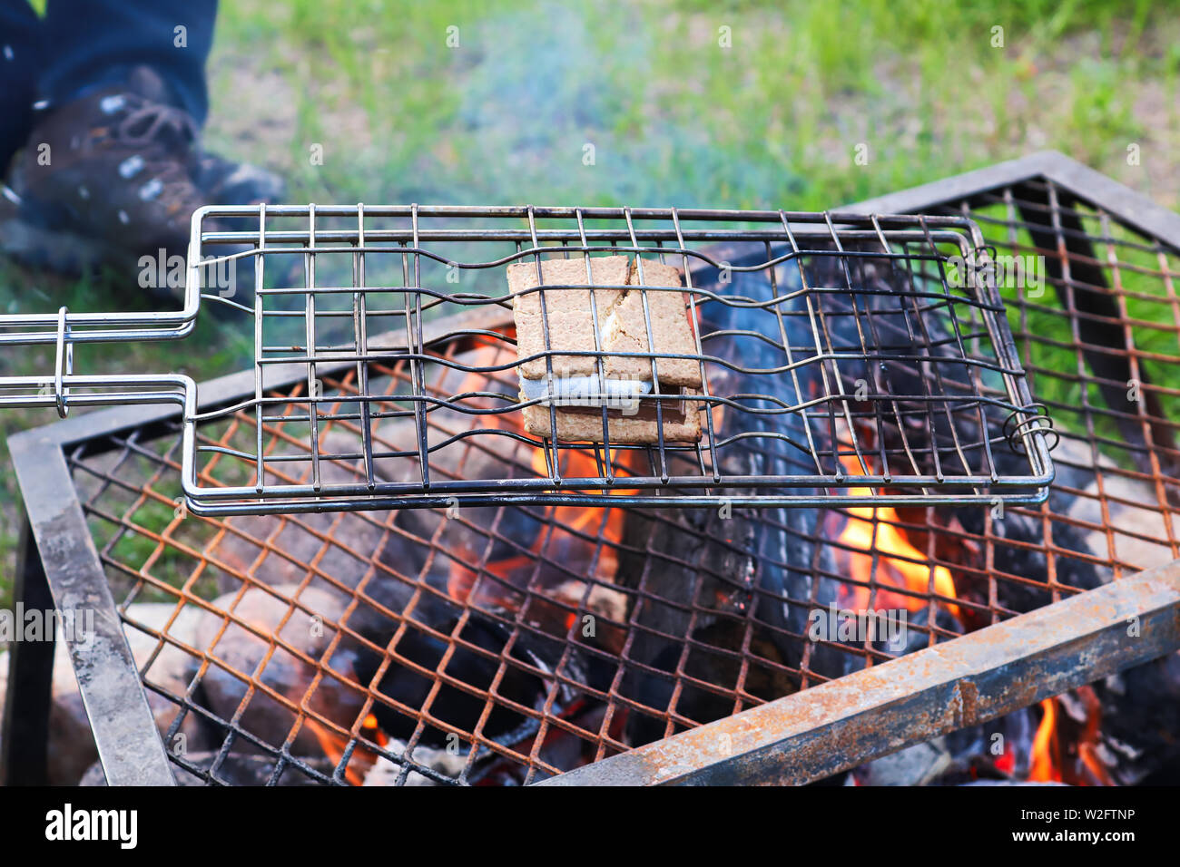 Open flame grill hi-res stock photography and images - Alamy