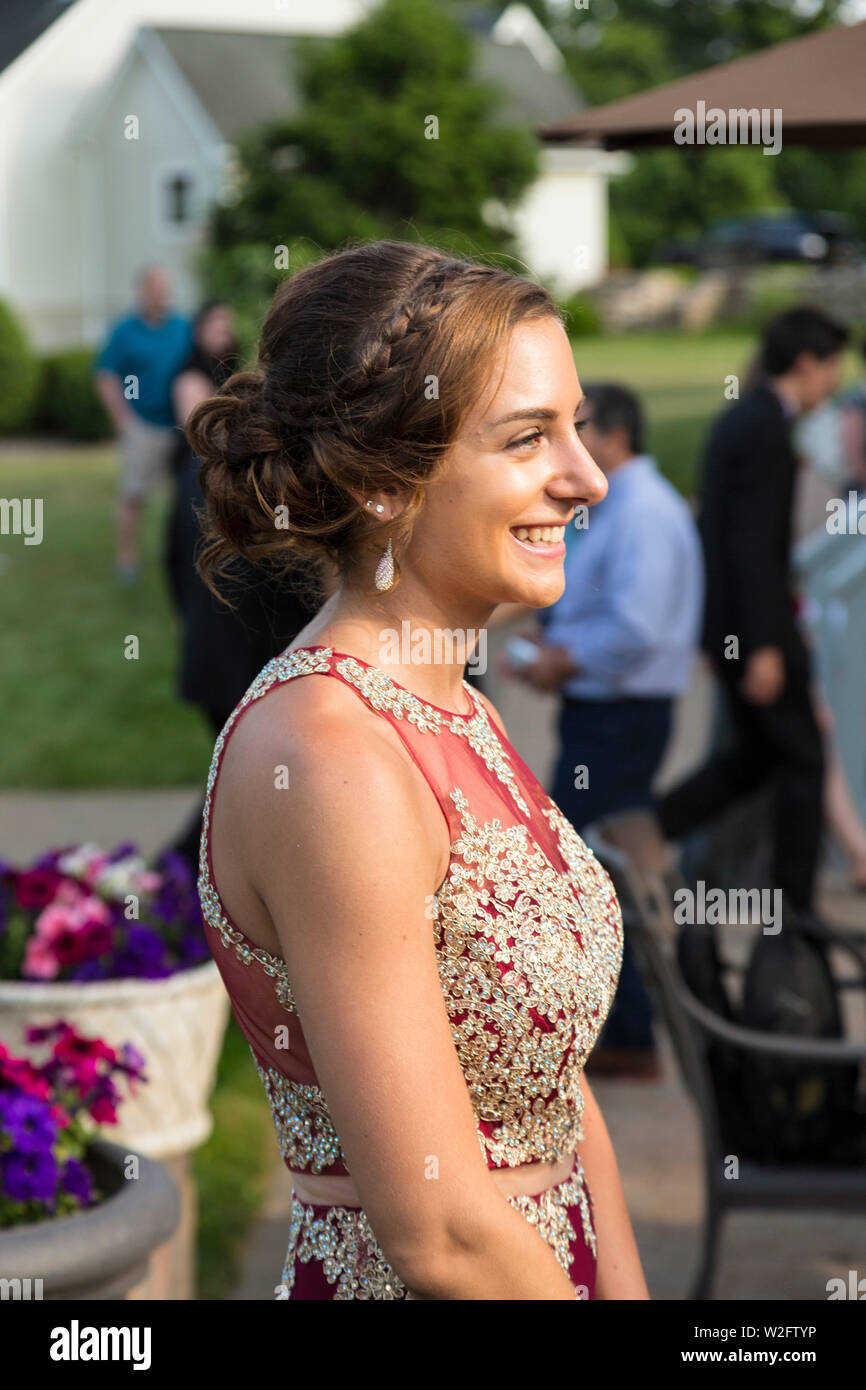 Teenager fashion hairstyle hi-res stock photography and images - Alamy