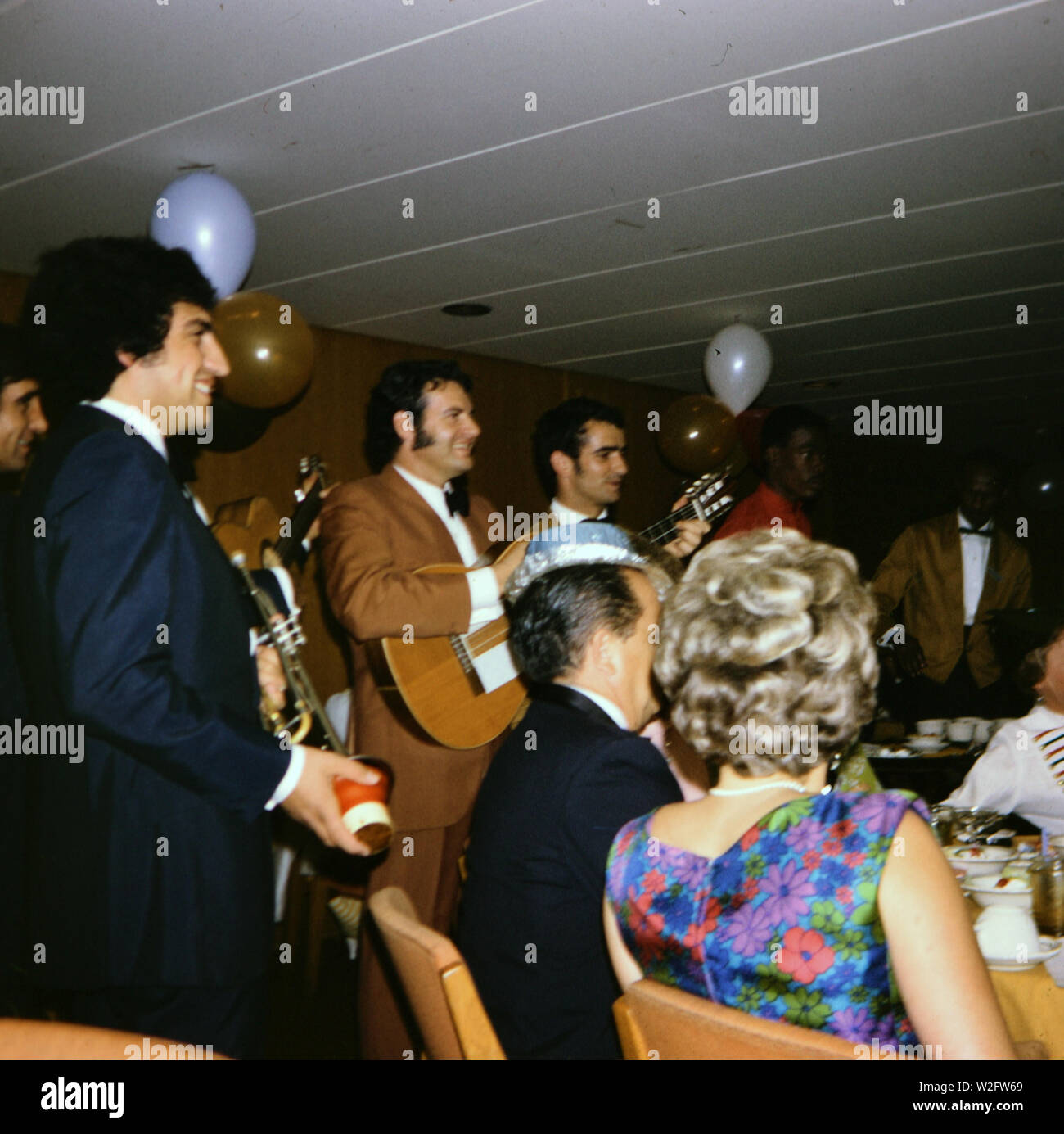 1970 party hi-res stock photography and images - Alamy