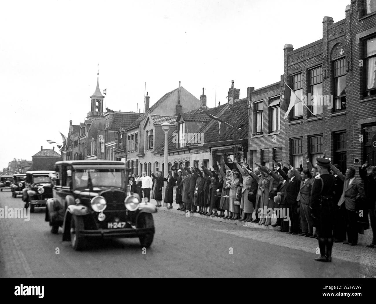 Hitler salute hi-res stock photography and images - Alamy
