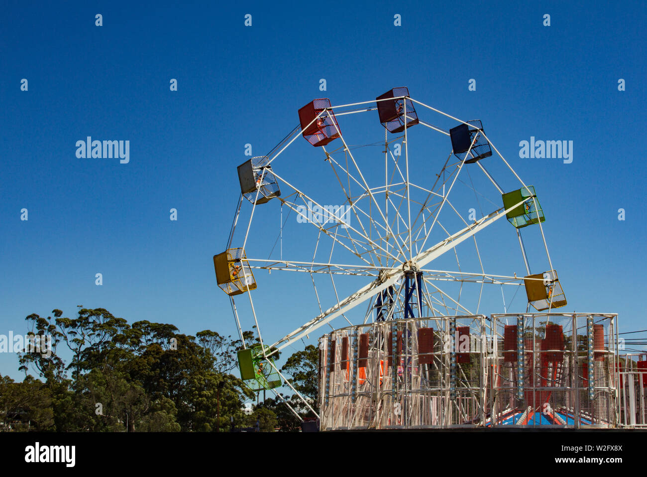 Ferris wheel seats on a sunny day with blue skies Stock Photo - Alamy