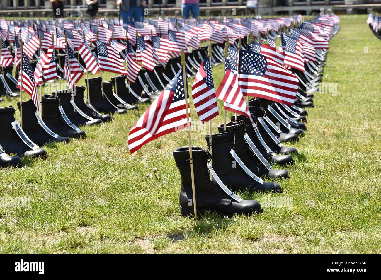 Thousands of flags memorializing fallen soldiers on Memorial Day, 2019 ...
