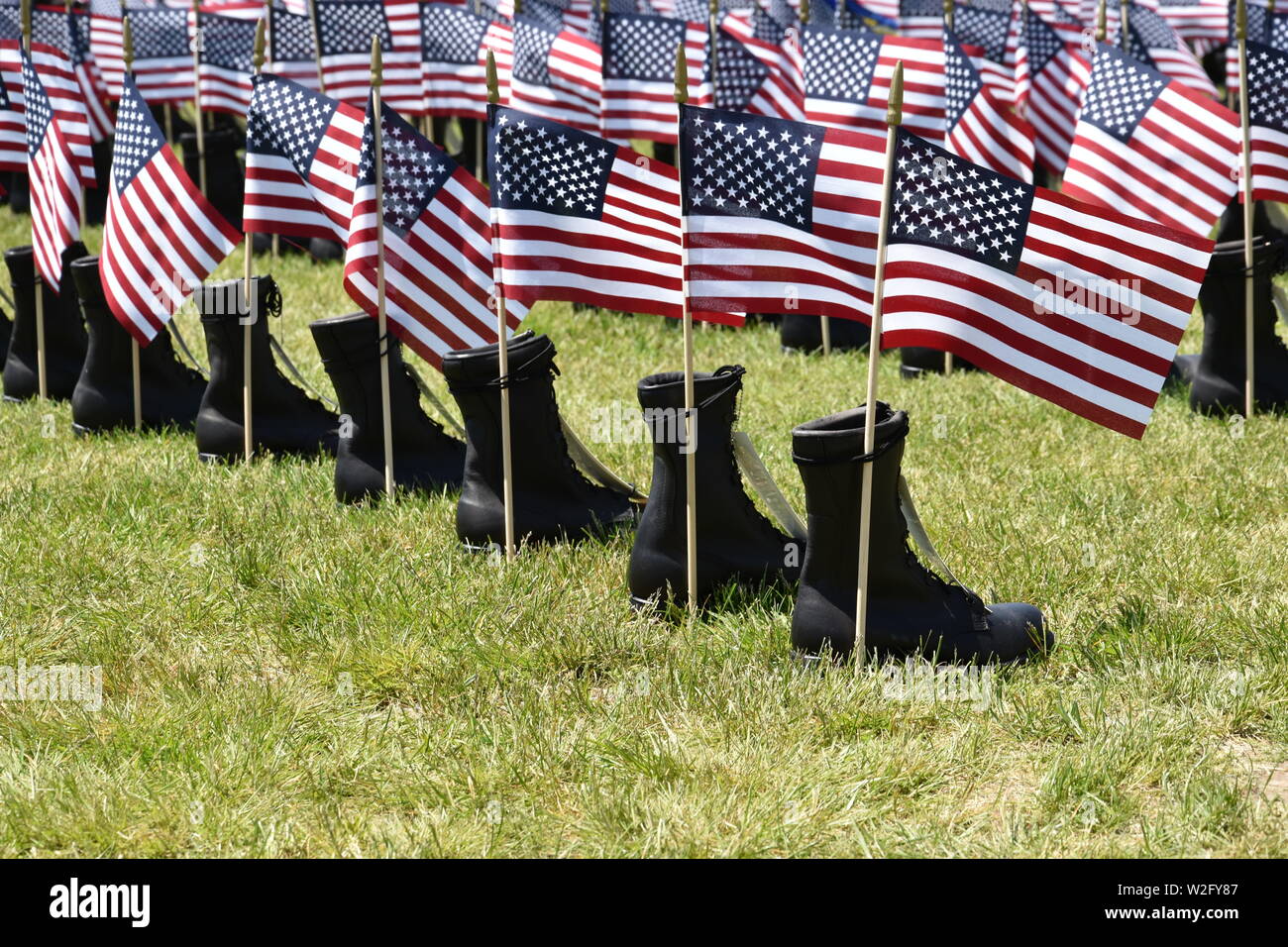 Thousands of flags memorializing fallen soldiers on Memorial Day, 2019 ...