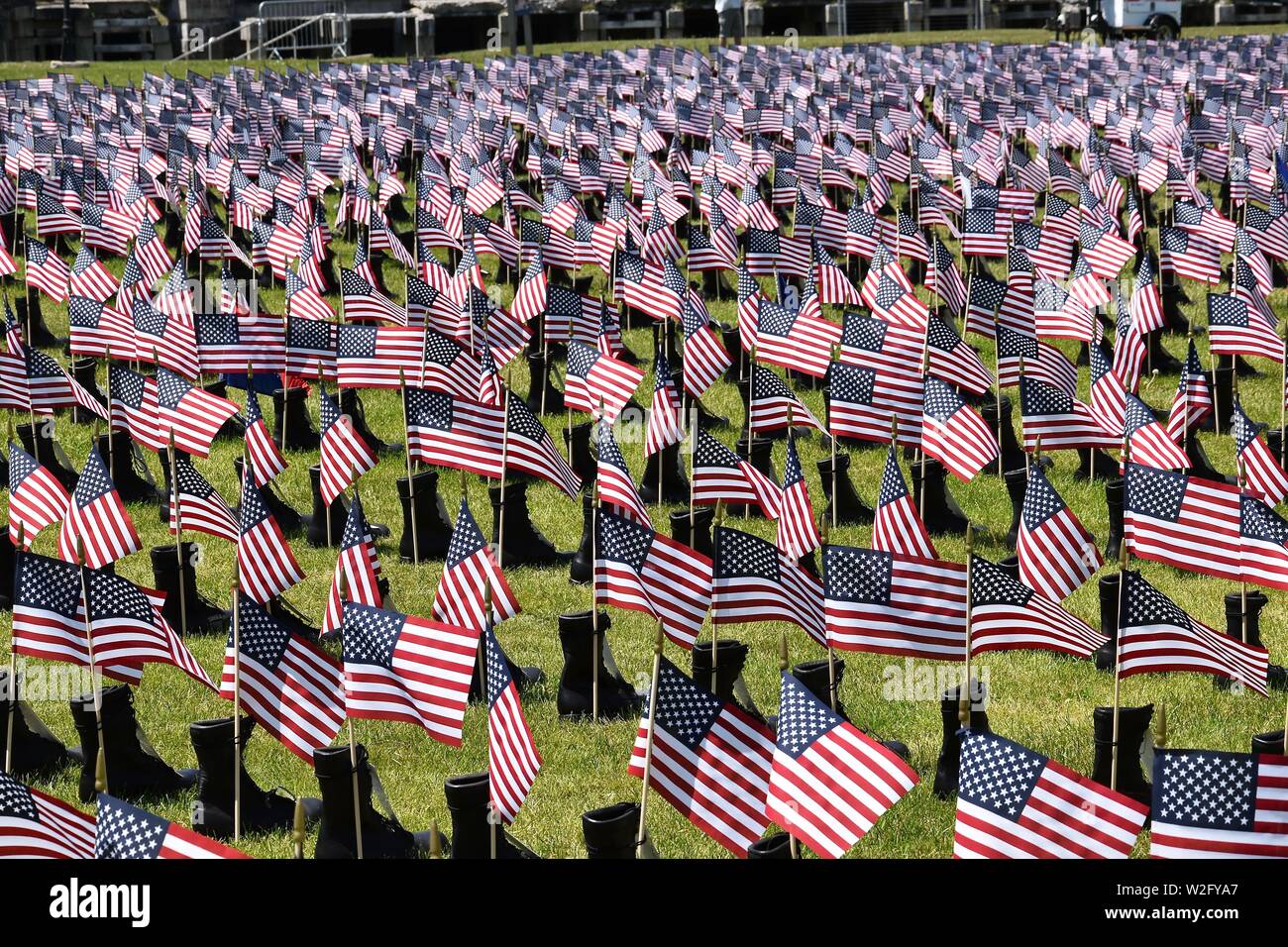 Thousands of flags memorializing fallen soldiers on Memorial Day, 2019 ...