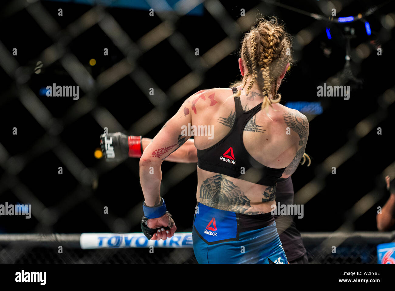 Ufc ring girls hi-res stock photography and images - Alamy