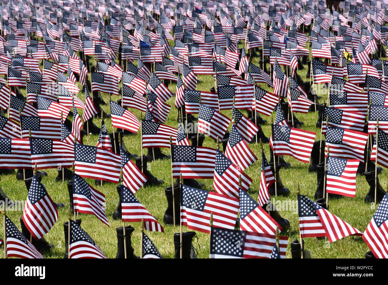 Thousands of flags memorializing fallen soldiers on Memorial Day, 2019 ...
