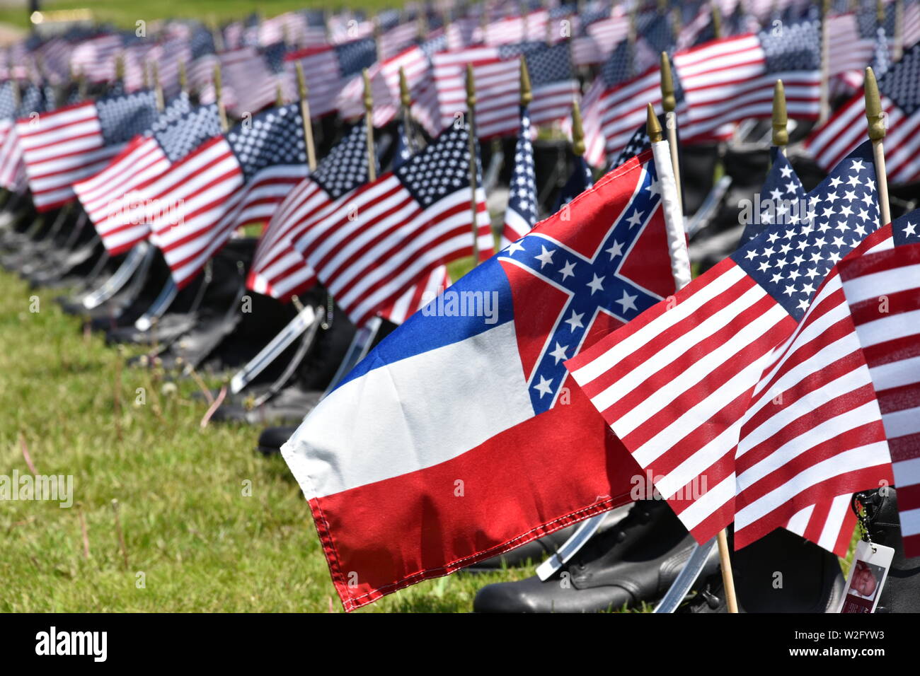 Thousands of flags memorializing fallen soldiers on Memorial Day, 2019 ...