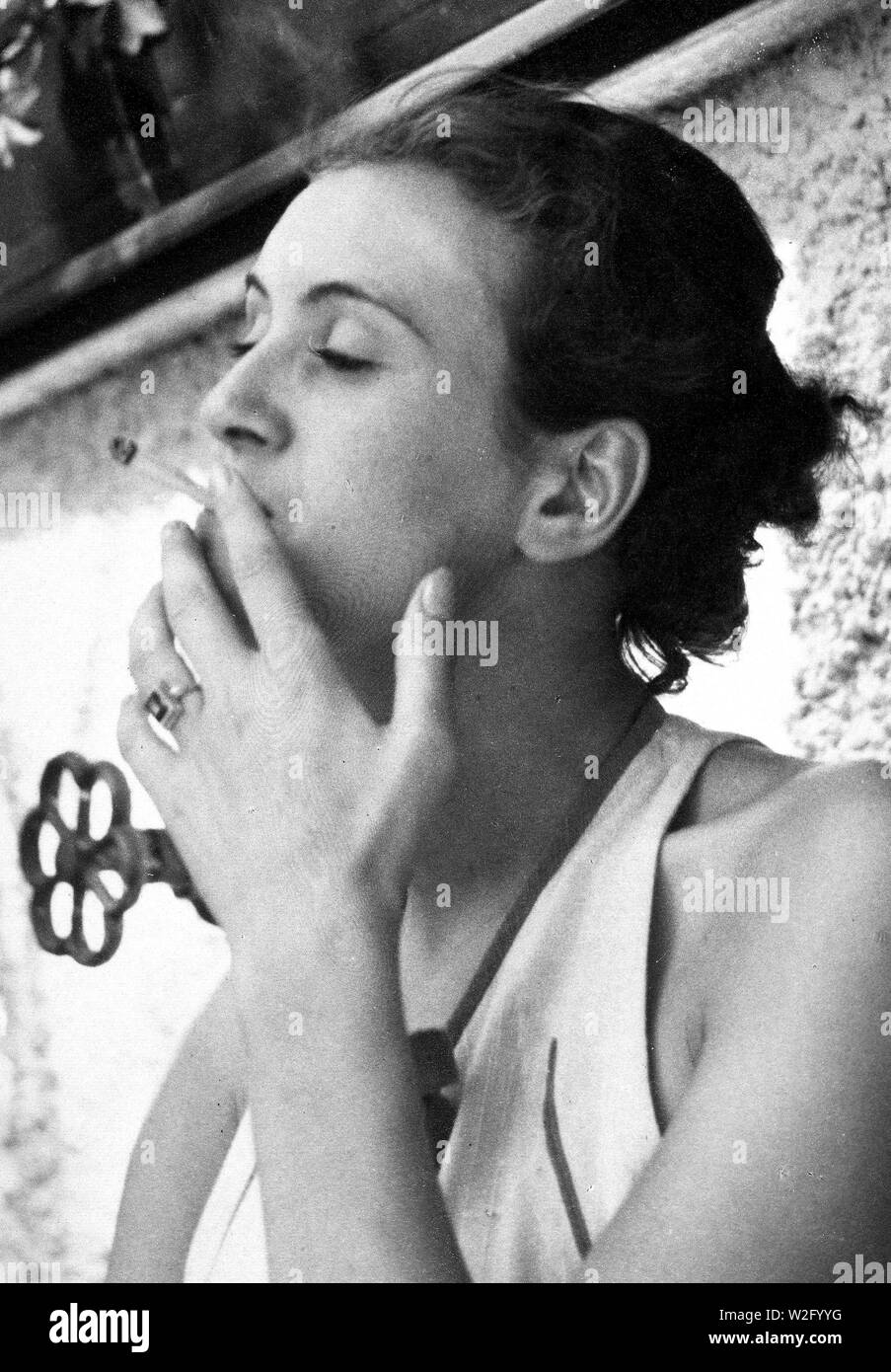 German woman smoking hi-res stock photography and images - Alamy