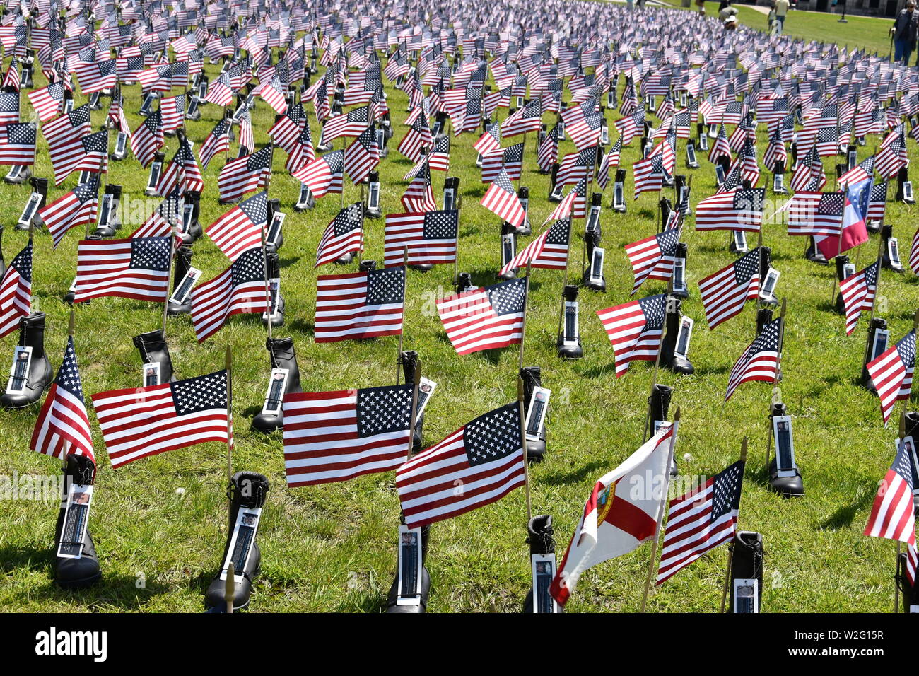 Thousands of flags memorializing fallen soldiers on Memorial Day, 2019 ...