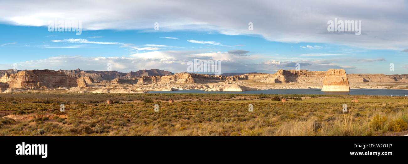 Panorama, Lake Powell with rock formation Lone Rock, Utah, USA Stock ...