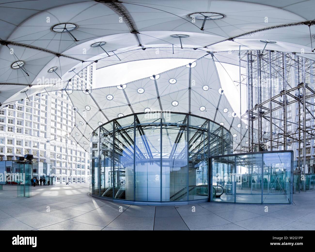 Paris france grande arche la defense hi-res stock photography and ...