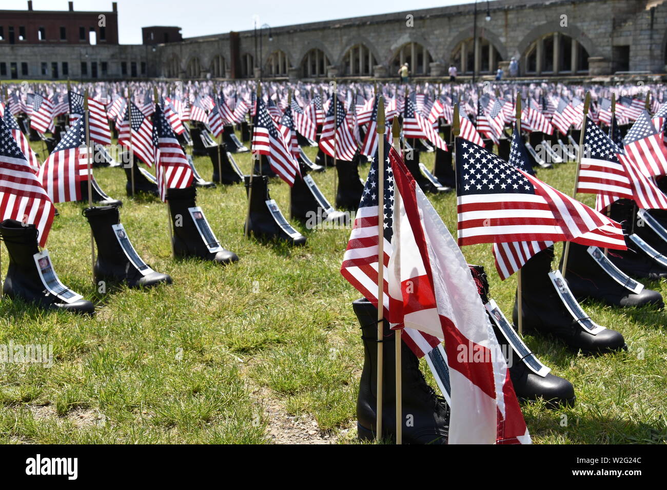 Thousands of flags memorializing fallen soldiers on Memorial Day, 2019 ...