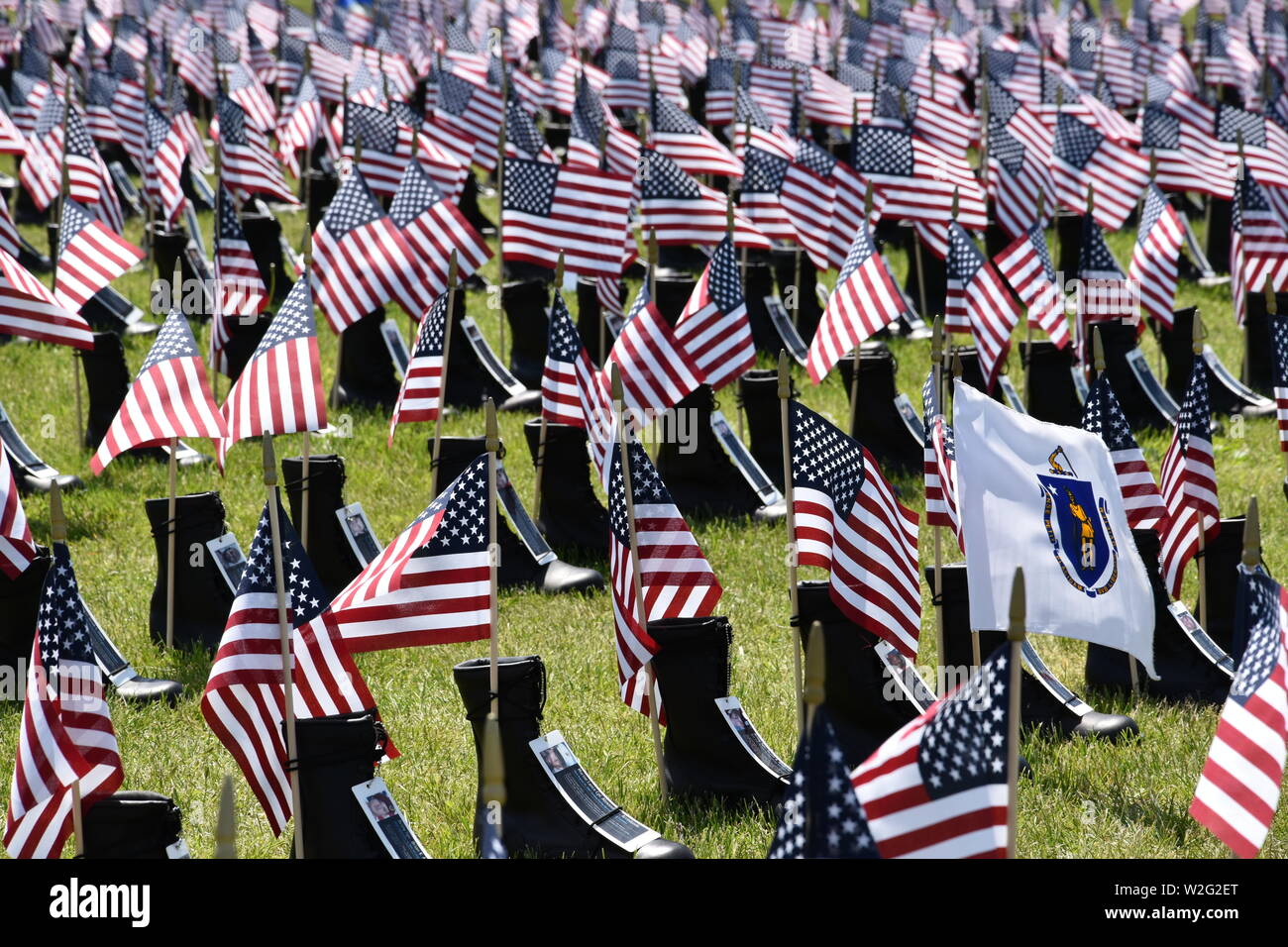 Thousands of flags memorializing fallen soldiers on Memorial Day, 2019 ...