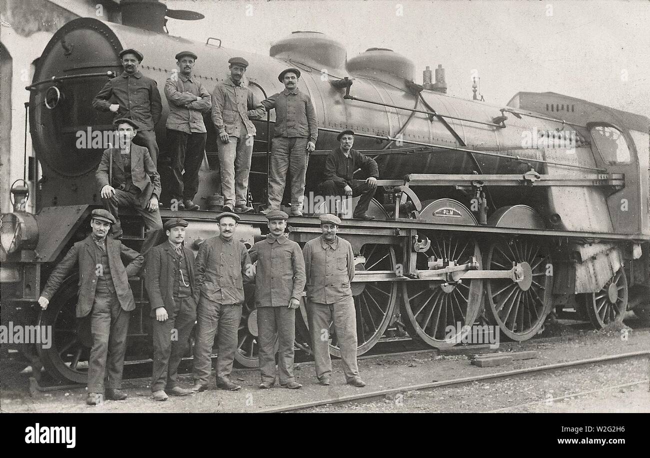 Cheminots hi-res stock photography and images - Alamy