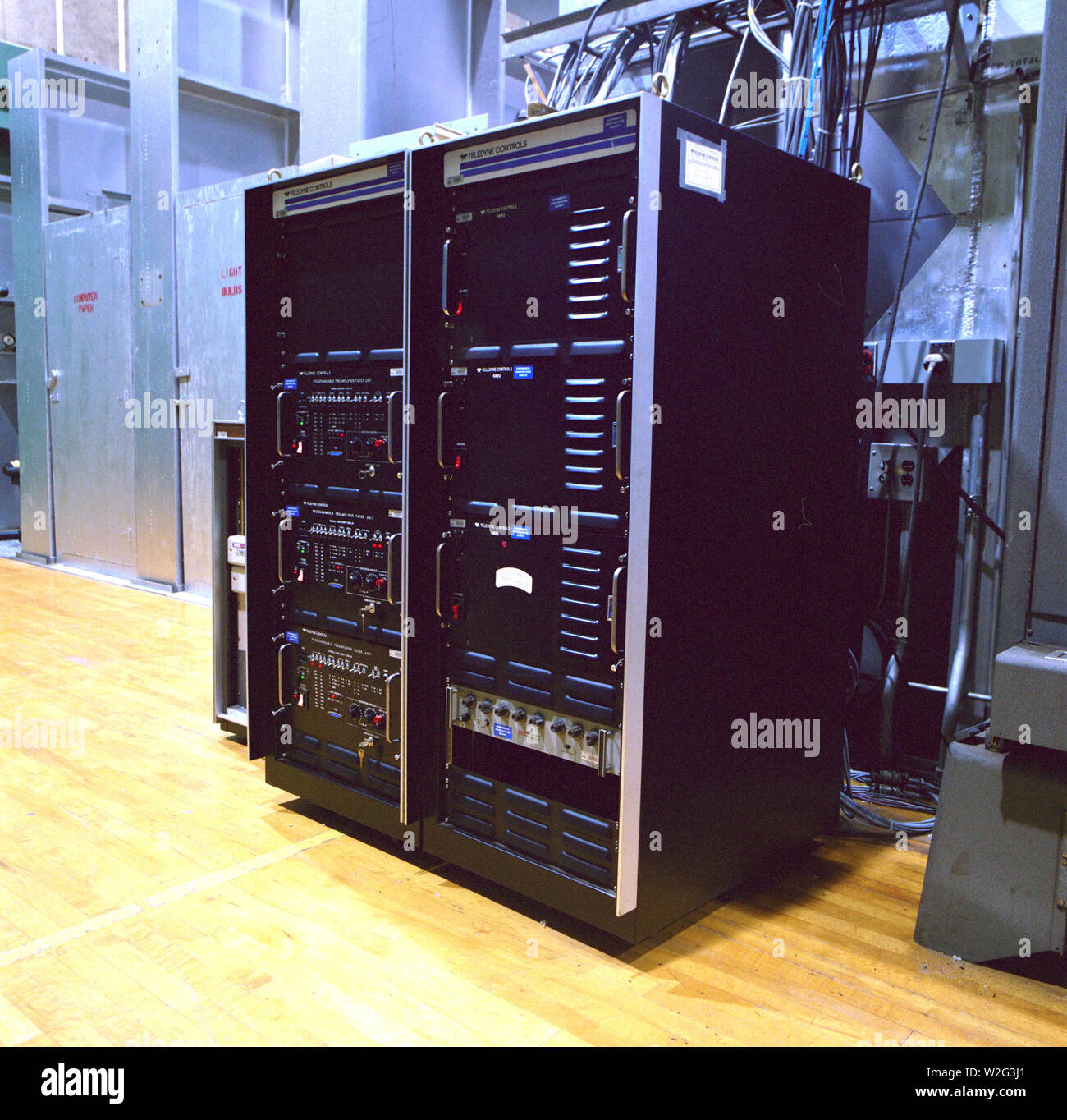 Wind tunnel computers hi-res stock photography and images - Alamy