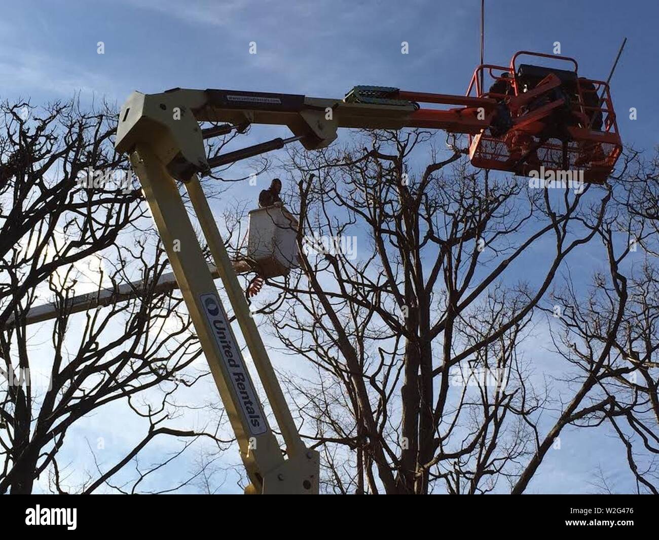 Cherry picker picture hi-res stock photography and images - Alamy