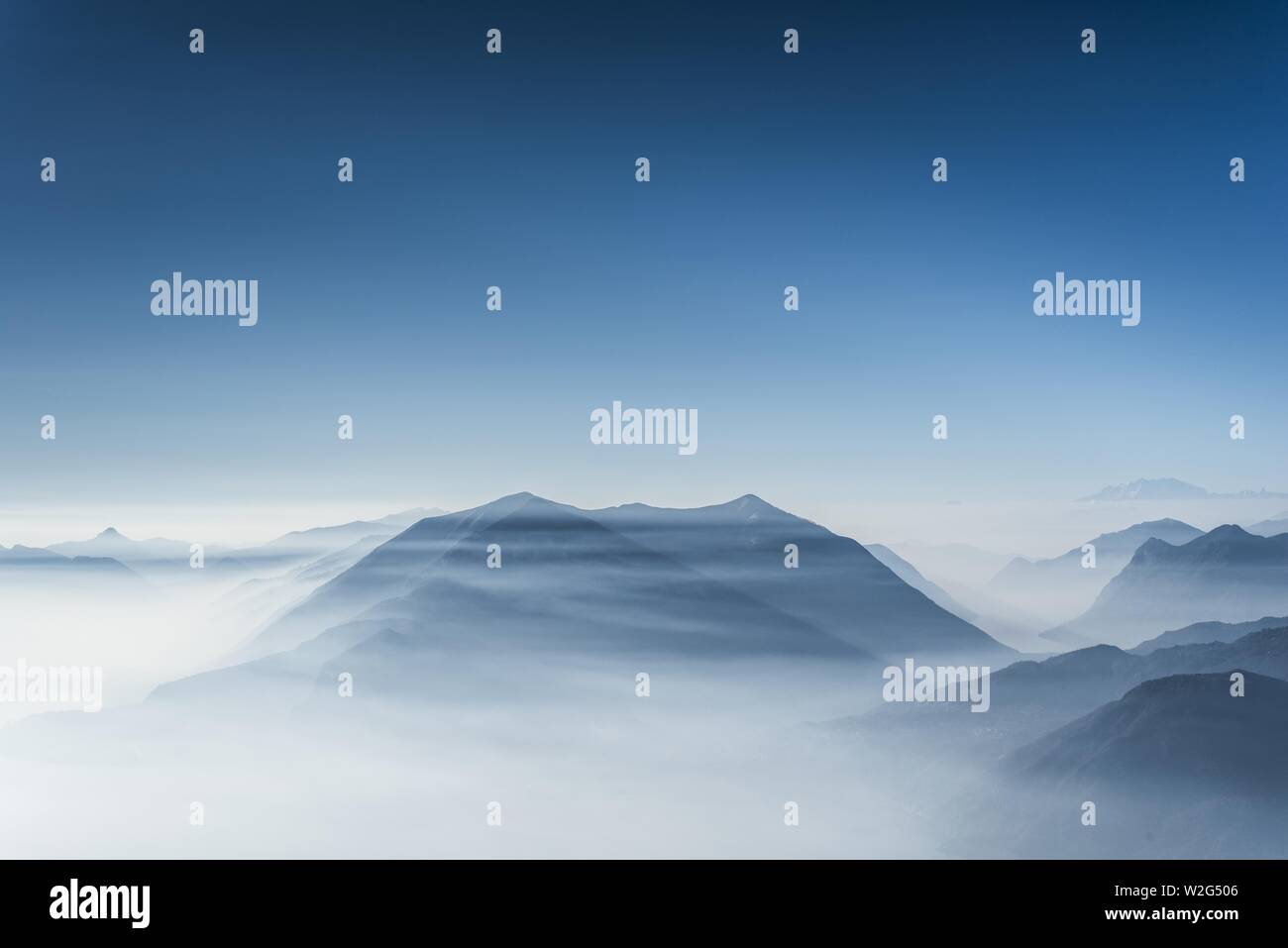 Hilltops in background hi-res stock photography and images - Alamy