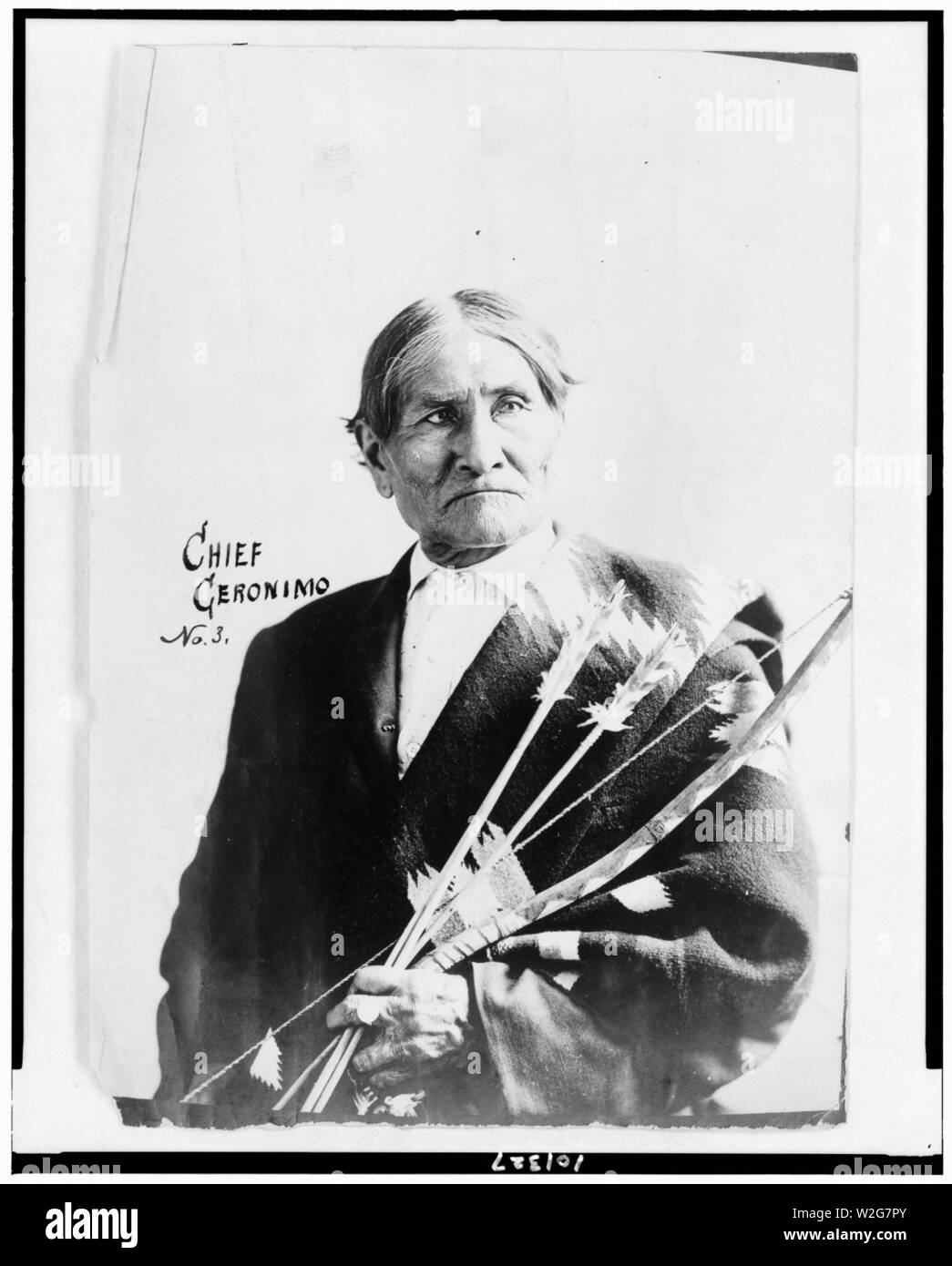 Chief geronimo hi-res stock photography and images - Alamy