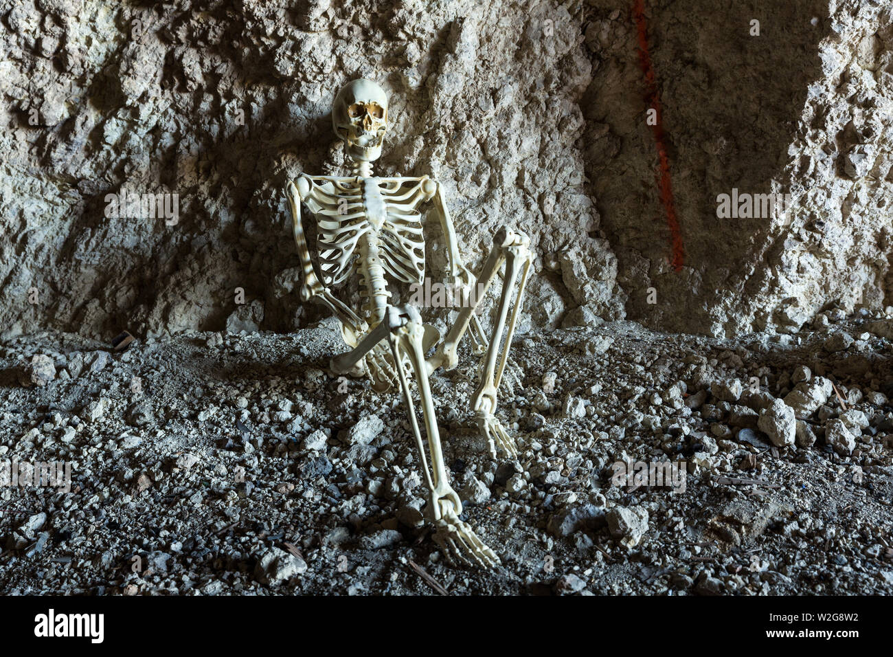 Skeleton lying on ground hi-res stock photography and images - Alamy