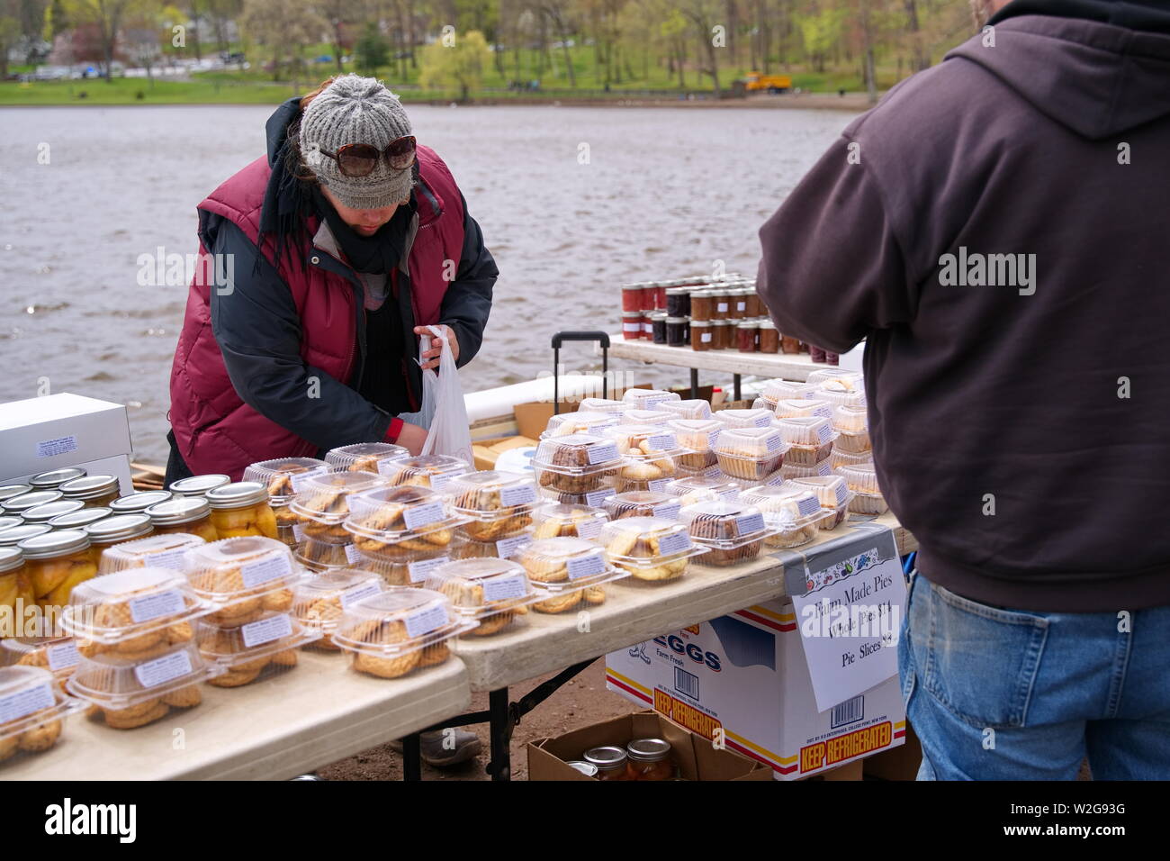 Pies selling hi-res stock photography and images - Alamy