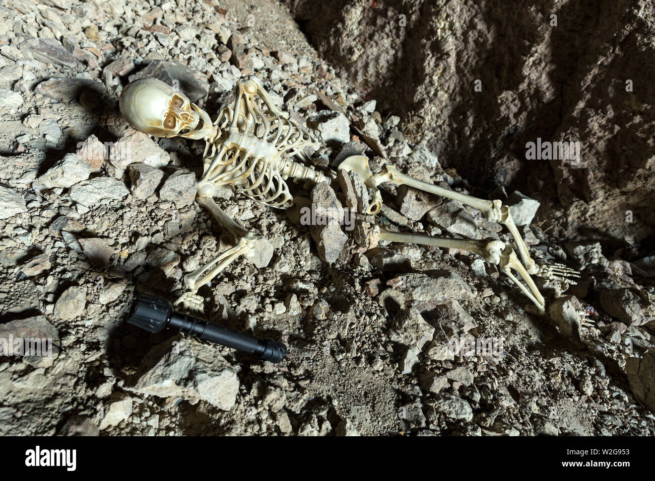 Cave entrance blocked hi-res stock photography and images - Alamy