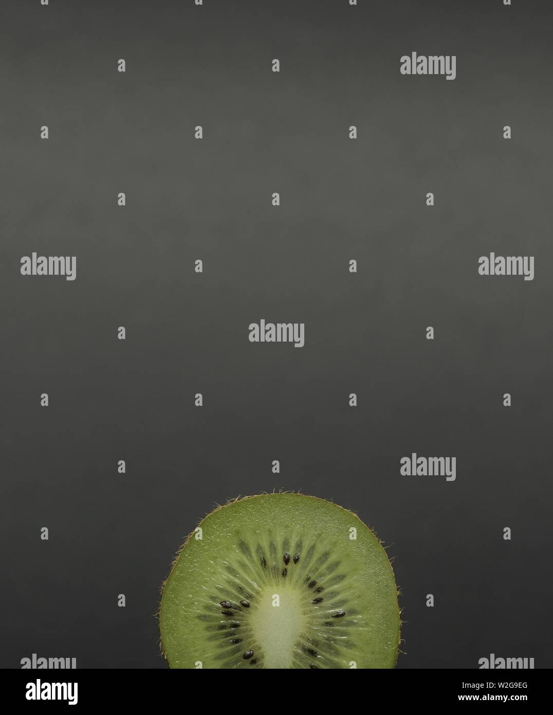 Single kiwi on table hi-res stock photography and images - Alamy