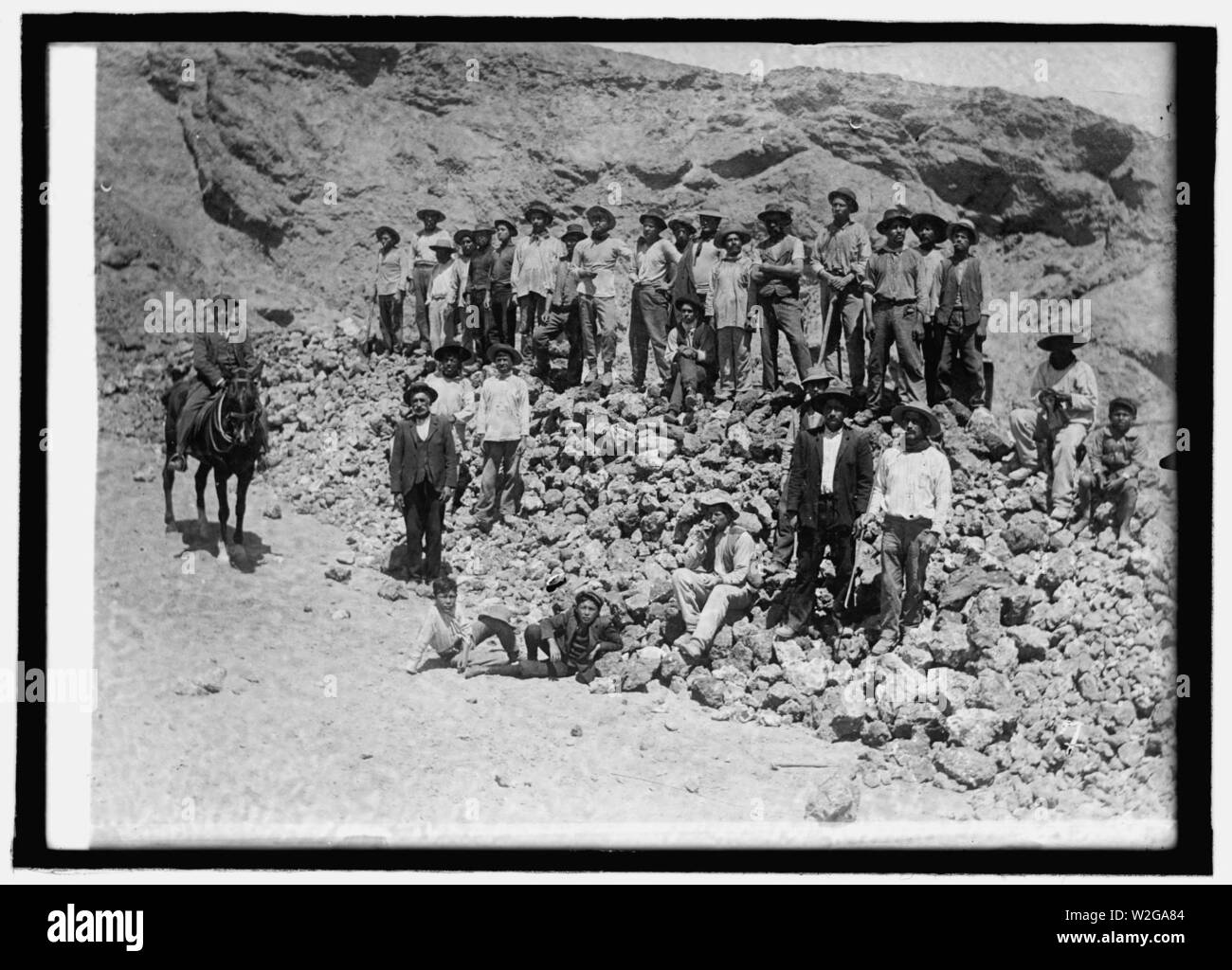 Chile, workers in the (...) fields Stock Photo - Alamy
