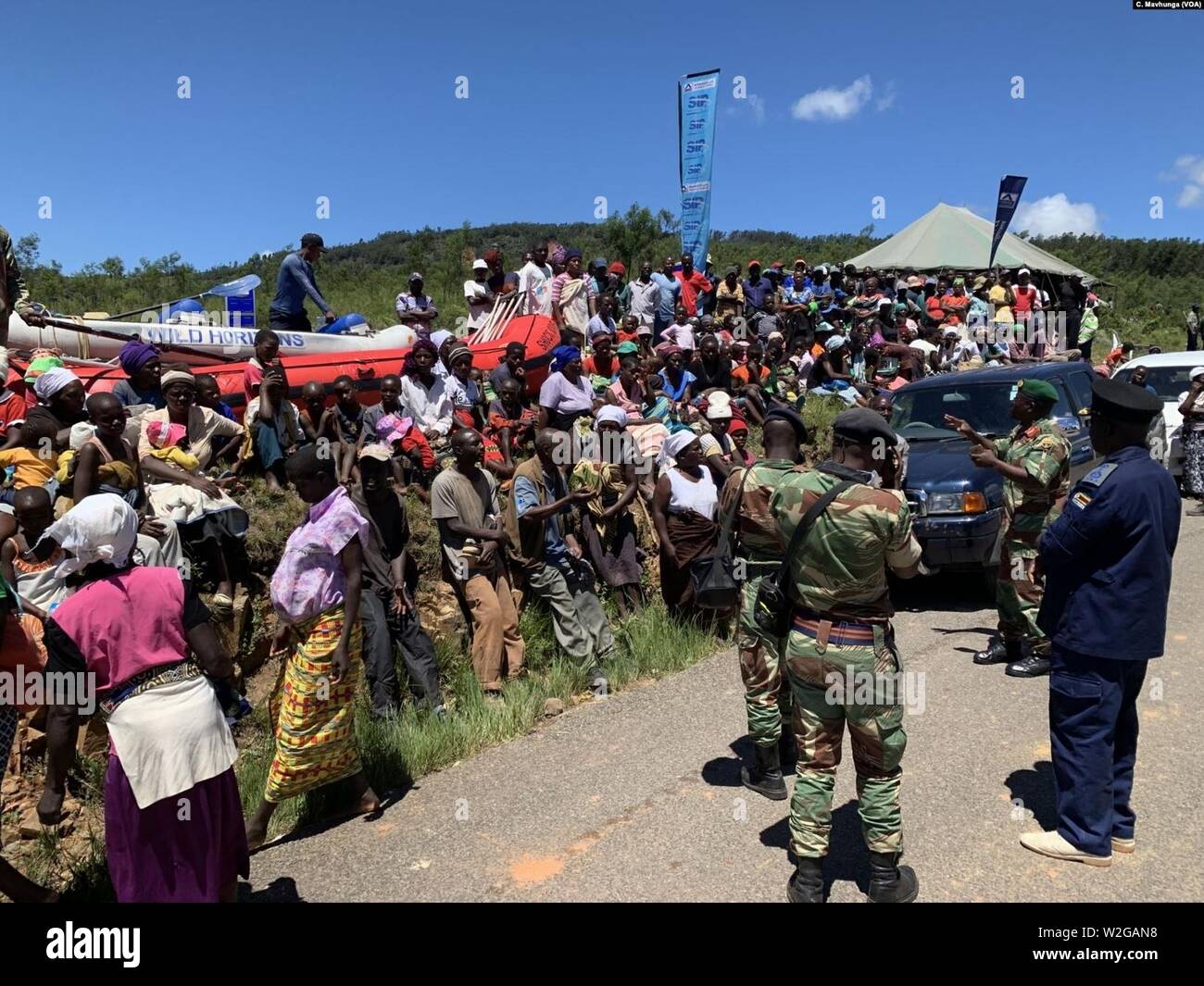 Chimanimani people in a temporary camp due to Idai Stock Photo - Alamy