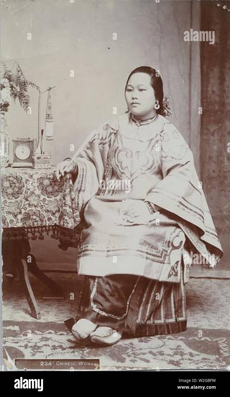 Chinese American Woman in Traditional Dress Stock Photo - Alamy