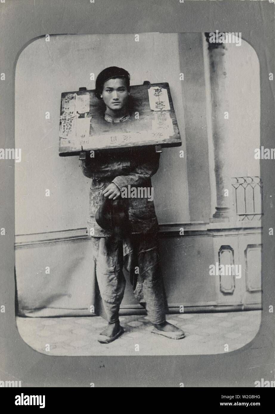 Cangue hi-res stock photography and images - Alamy