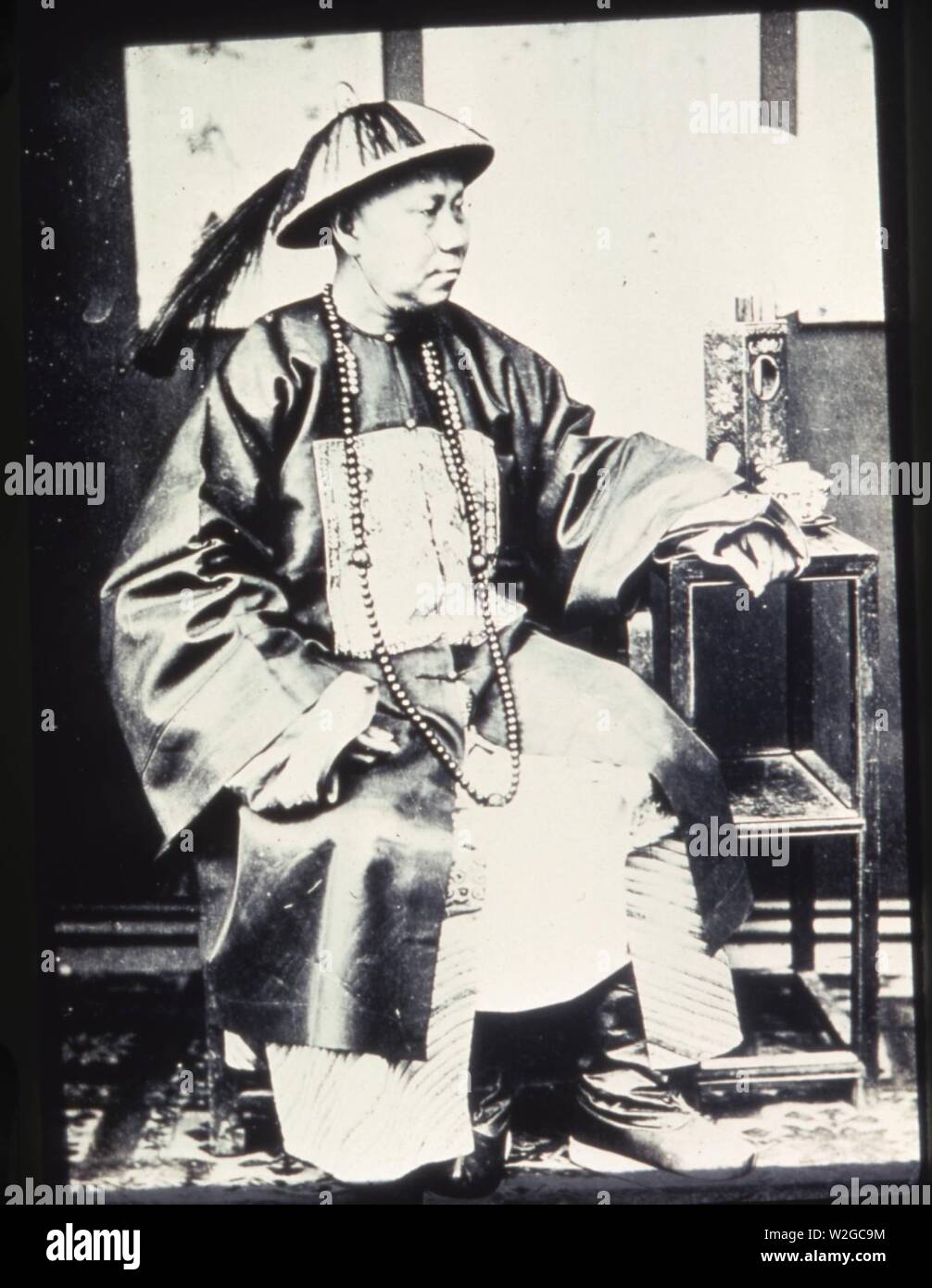 Chinese mandarin dressed in traditional clothing, Changde, Hunan, China ...