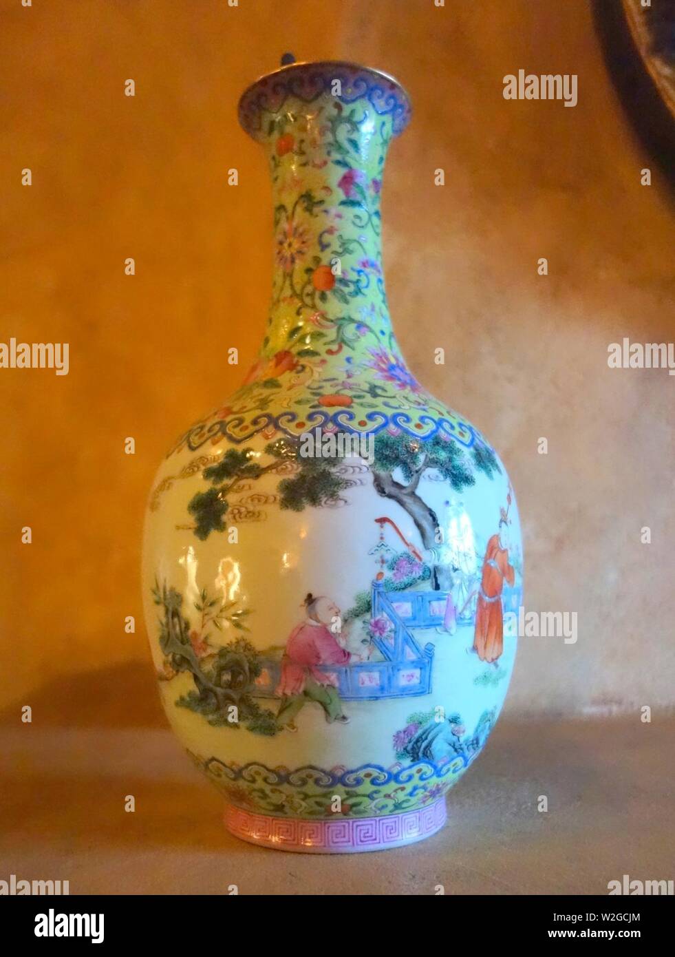 Chinese vase - Hearst Castle Stock Photo - Alamy