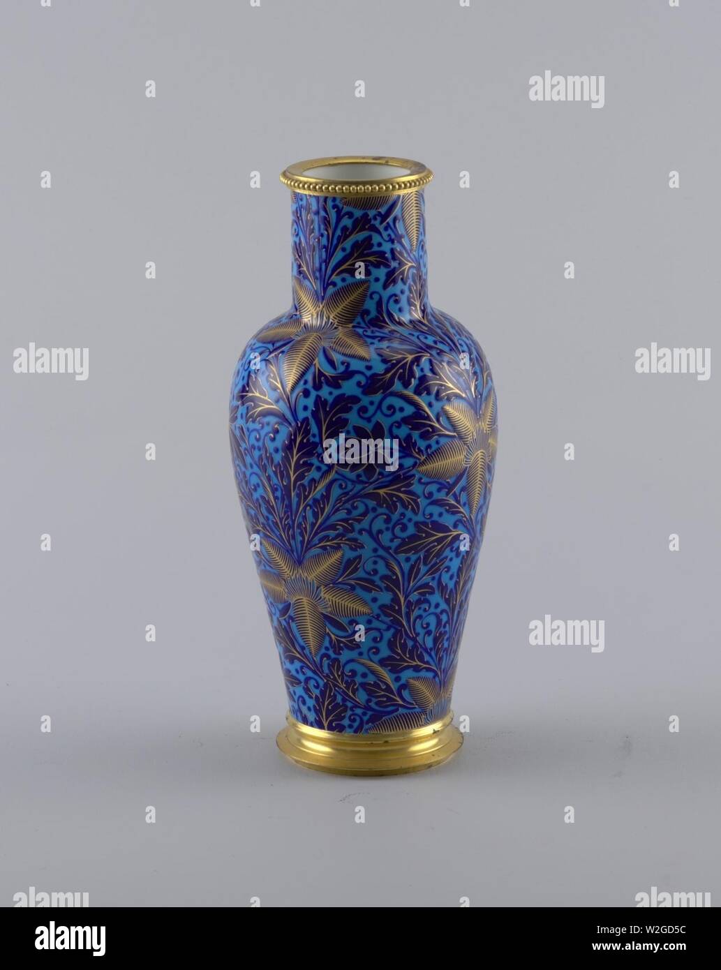 Vase chinois hi-res stock photography and images - Alamy