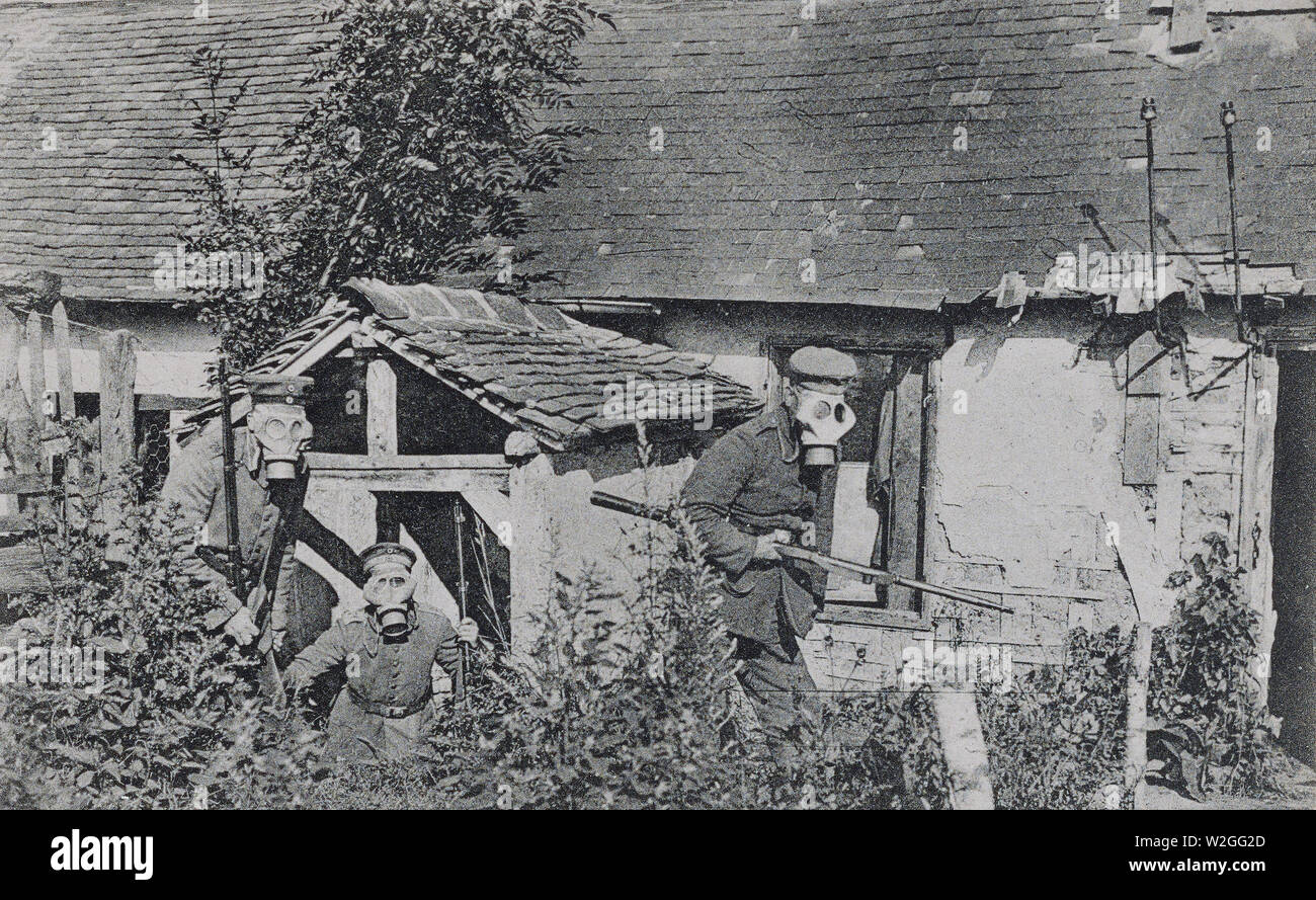 A German military patrol in readiness for a gas attack ca. 1918 Stock ...