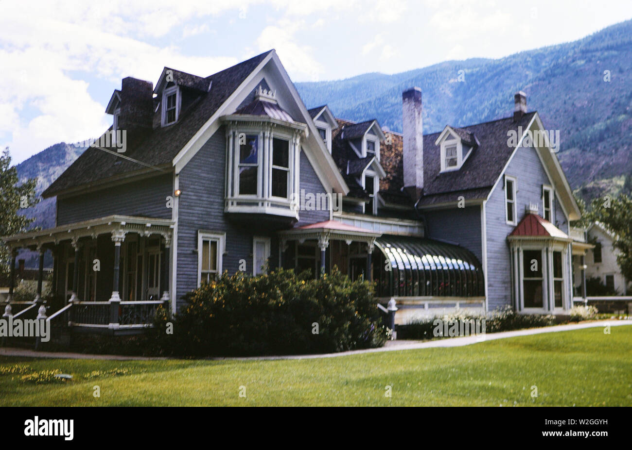 Beautiful home in 1965 hi-res stock photography and images - Alamy