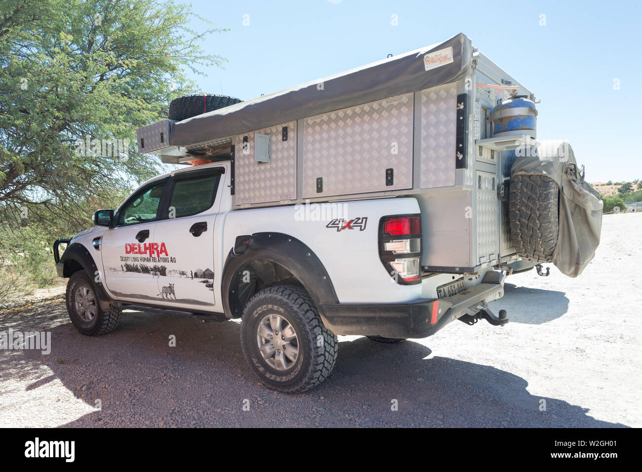 Vehicle and animal hi-res stock photography and images - Alamy