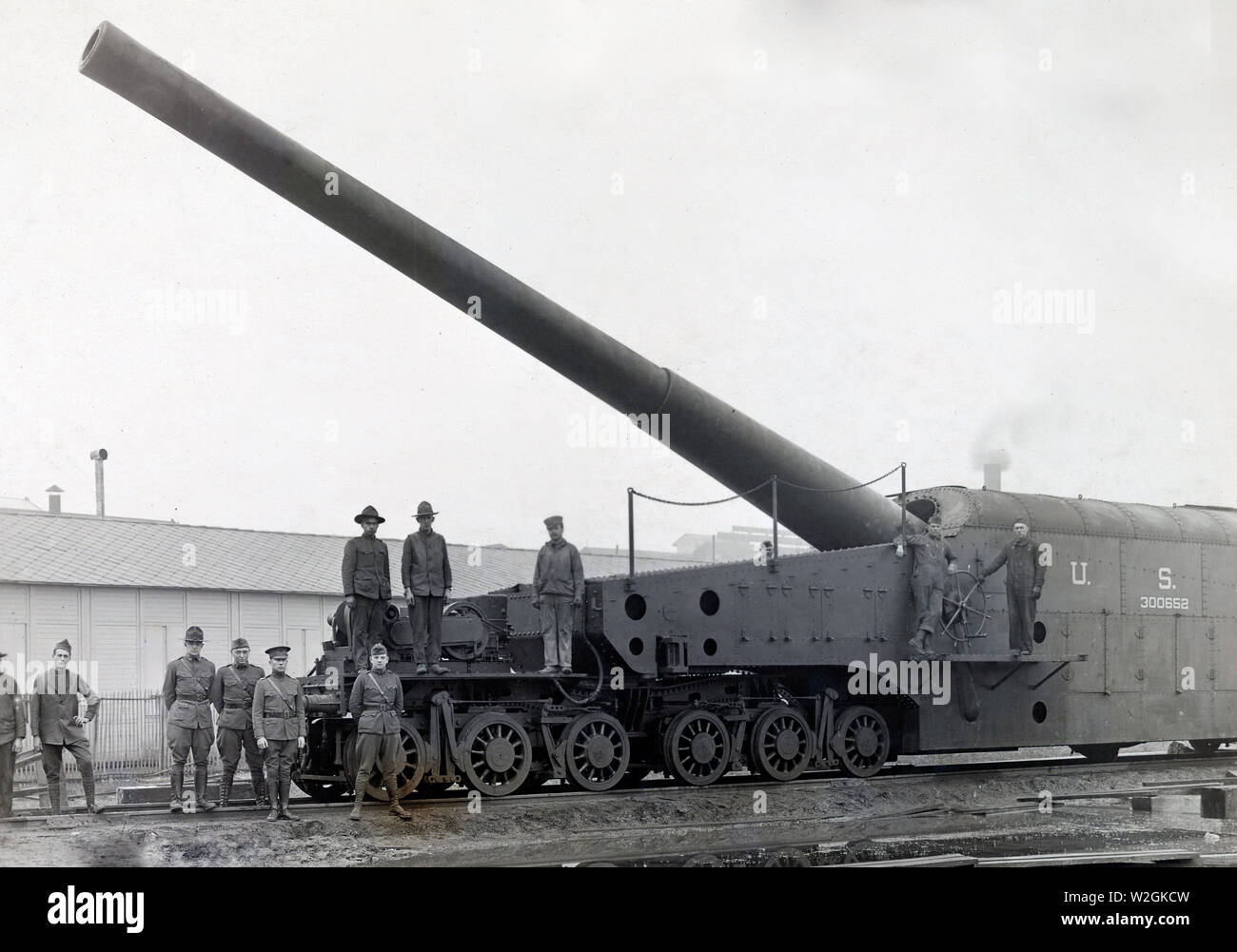Railway gun hi-res stock photography and images - Alamy