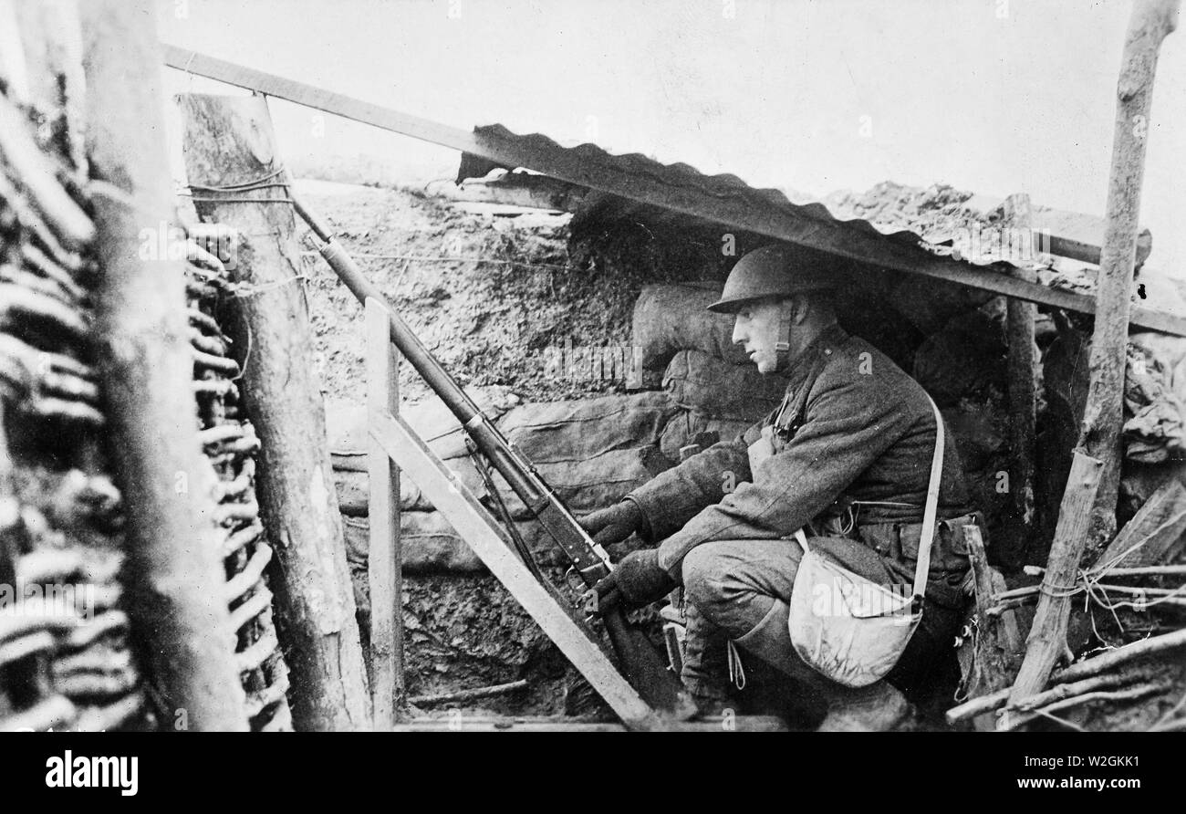 Signal rocket hi-res stock photography and images - Alamy